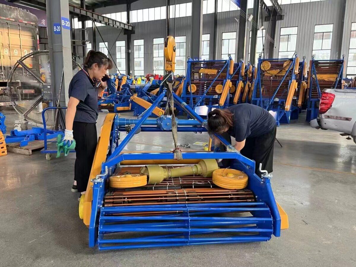 HPHT-1100 Auto loading Potato Harvester - HUAYO AGRO MACHINE